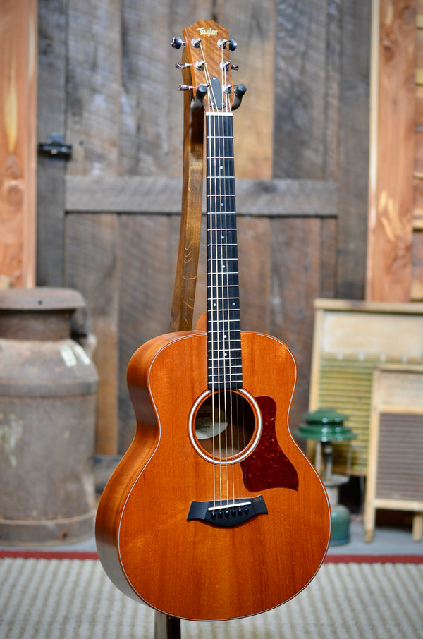 Pre-Owned Taylor GS Mini Guitar With Case - Banjo Ben's General Store